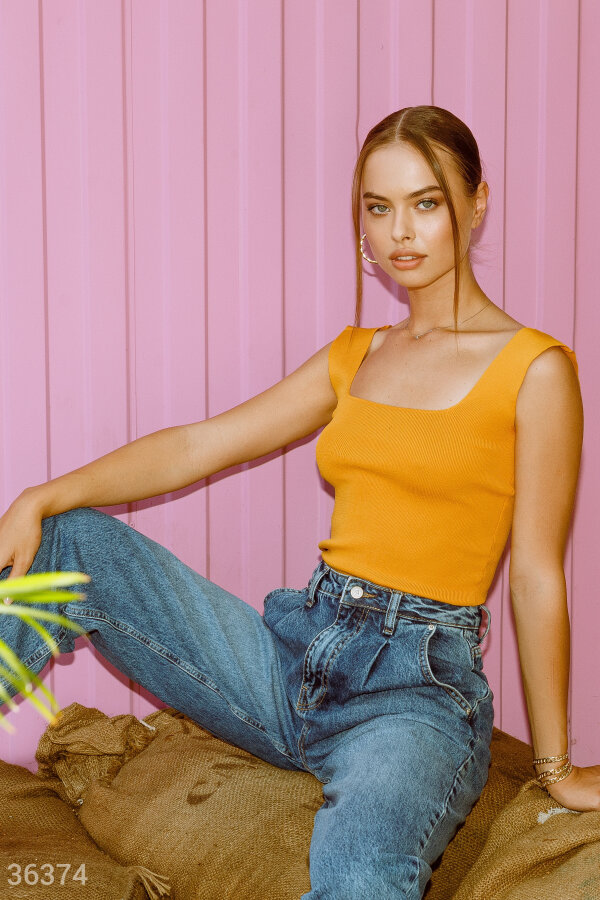 Майка в трендовом горчичном оттенке (арт. 36374) ♡ интернет-магазин Gepur